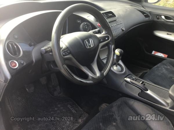 Pelēks Honda Civic 2007 Tartu, ar dzinēja tilpumu 1.80 L un nobraukumu 270 tūkst. km par 1650 €, foto 9 vietnē AUTOMOTO.COM.LV