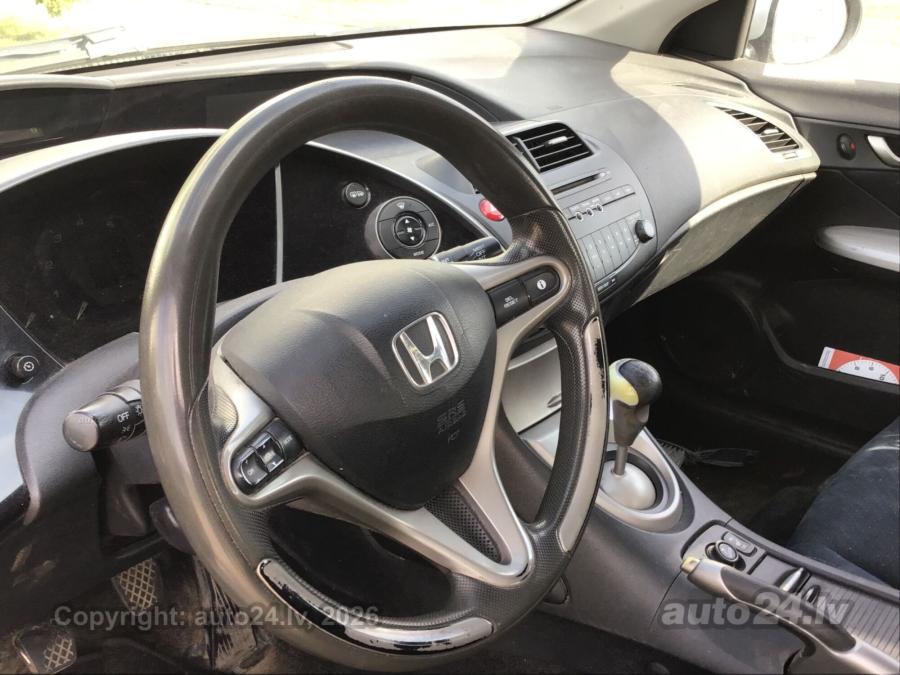Pelēks Honda Civic 2007 Tartu, ar dzinēja tilpumu 1.80 L un nobraukumu 270 tūkst. km par 1650 €, foto 18 vietnē AUTOMOTO.COM.LV