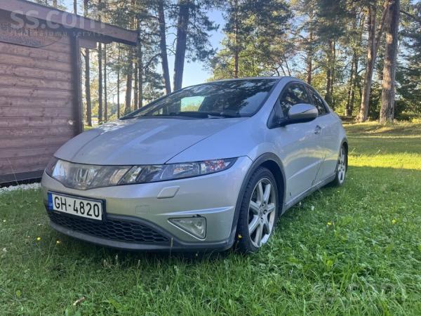Honda Civic 2007 in Riga on AUTOMOTO.COM.LV Grey Honda Civic 2007 in Riga, with an engine capacity of 1.80 L and mileage of 361 thousand km for 900 €, photo 3 on AUTOMOTO.COM.LV