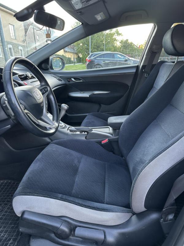 Pelēks Honda Civic 2007 Tallina, ar dzinēja tilpumu 1.80 L un nobraukumu 201 tūkst. km par 2800 €, foto 8 vietnē AUTOMOTO.COM.LV