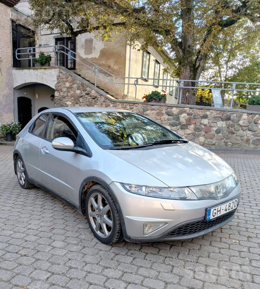Pelēks Honda Civic 2007 Tukums, ar dzinēja tilpumu 1.80 L un nobraukumu 361 tūkst. km par 1590 €, foto 1 vietnē AUTOMOTO.COM.LV