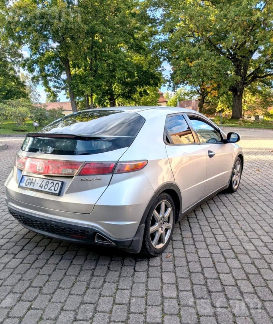 Pelēks Honda Civic 2007 Tukums, ar dzinēja tilpumu 1.80 L un nobraukumu 361 tūkst. km par 1590 €, foto 5 vietnē AUTOMOTO.COM.LV