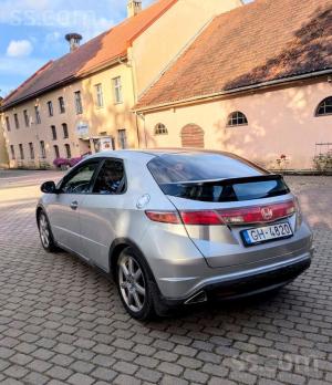 Pelēks Honda Civic 2007 Tukums, ar dzinēja tilpumu 1.80 L un nobraukumu 361 tūkst. km par 1590 €, foto 6 vietnē AUTOMOTO.COM.LV