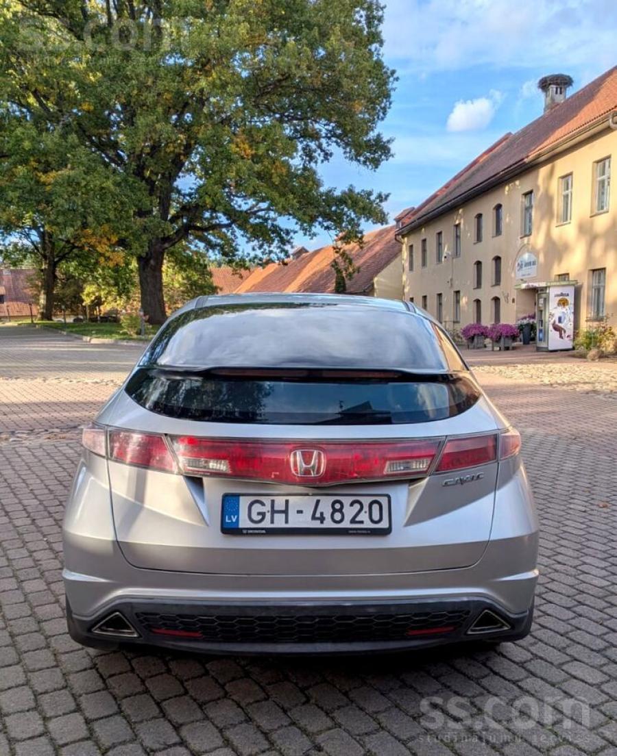 Pelēks Honda Civic 2007 Tukums, ar dzinēja tilpumu 1.80 L un nobraukumu 361 tūkst. km par 1590 €, foto 7 vietnē AUTOMOTO.COM.LV