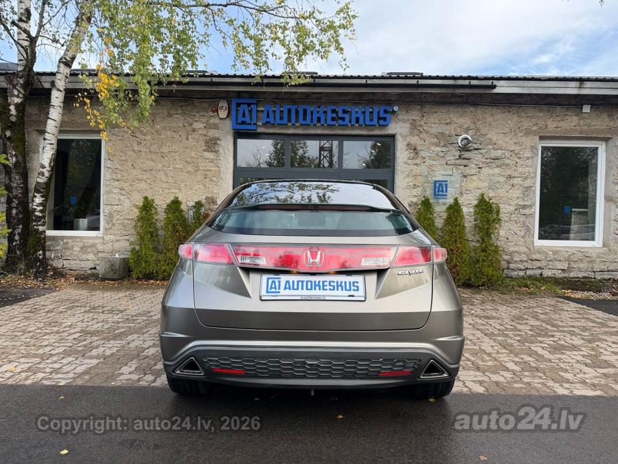 Pelēks Honda Civic 2007 Tallina, ar dzinēja tilpumu 1.80 L un nobraukumu 189 tūkst. km par 2990 €, foto 10 vietnē AUTOMOTO.COM.LV