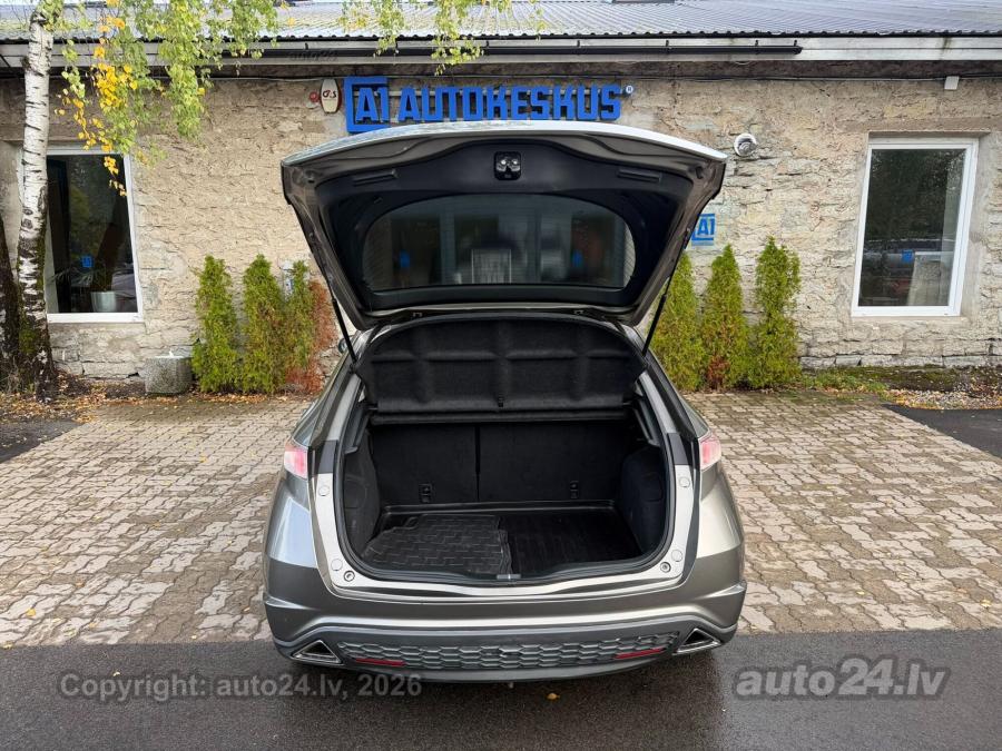Pelēks Honda Civic 2007 Tallina, ar dzinēja tilpumu 1.80 L un nobraukumu 189 tūkst. km par 2990 €, foto 11 vietnē AUTOMOTO.COM.LV
