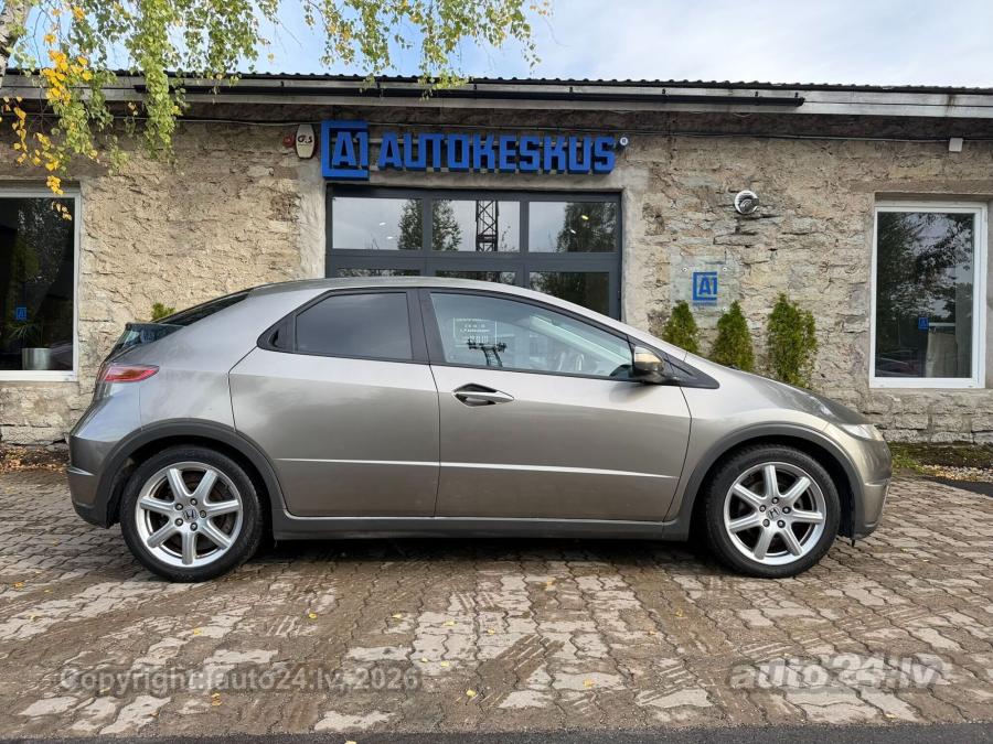 Pelēks Honda Civic 2007 Tallina, ar dzinēja tilpumu 1.80 L un nobraukumu 189 tūkst. km par 2990 €, foto 13 vietnē AUTOMOTO.COM.LV