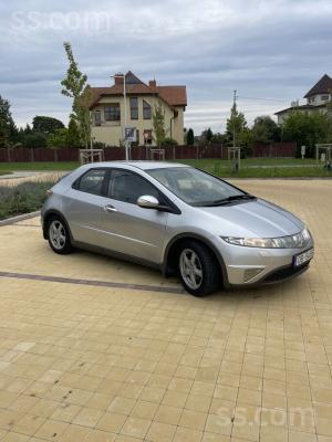 Grey Honda Civic 2007 in Riga, with an engine capacity of 1.80 L and mileage of 230 thousand km for 1700 €, photo 3 on AUTOMOTO.COM.LV