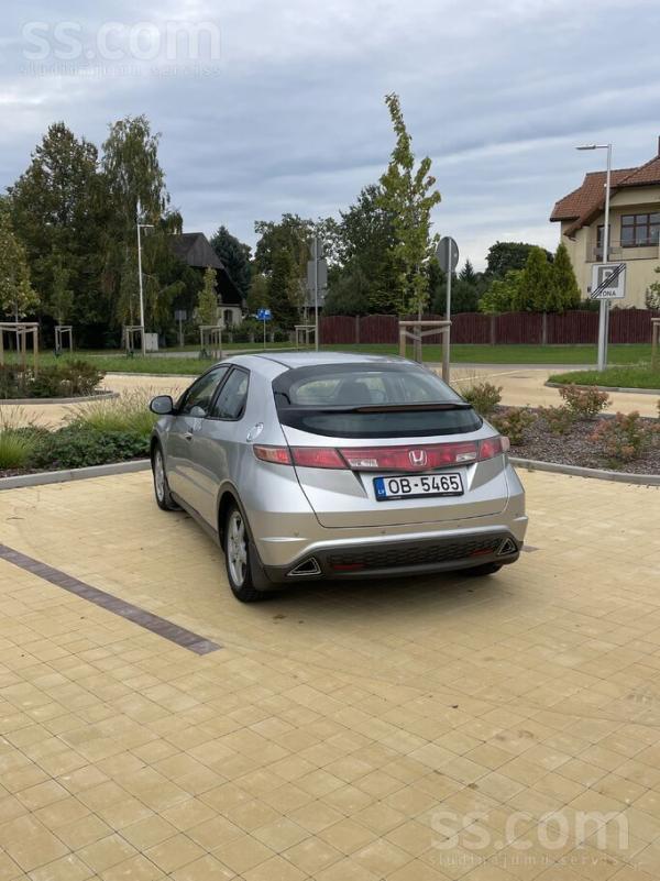 Grey Honda Civic 2007 in Riga, with an engine capacity of 1.80 L and mileage of 230 thousand km for 1800 €, photo 4 on AUTOMOTO.COM.LV
