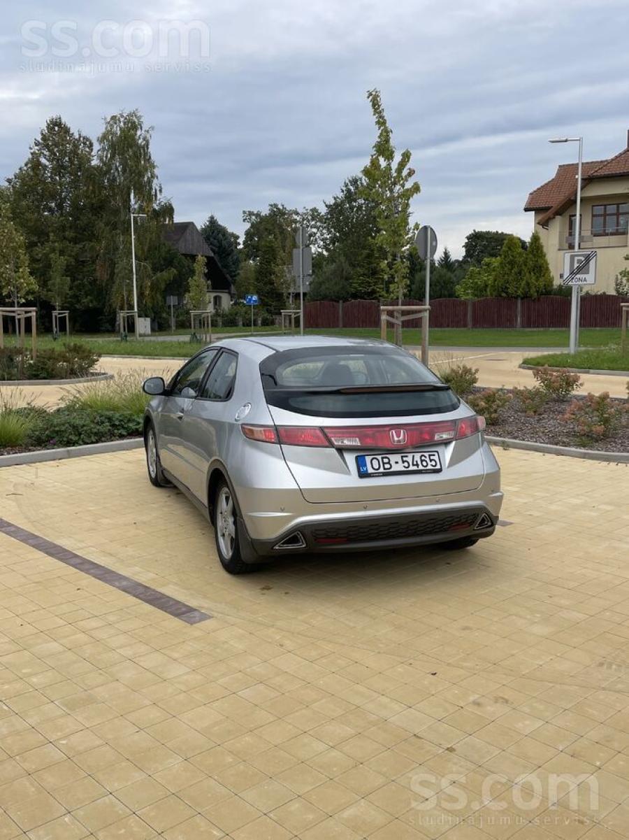 Grey Honda Civic 2007 in Riga, with an engine capacity of 1.80 L and mileage of 230 thousand km for 1700 €, photo 4 on AUTOMOTO.COM.LV