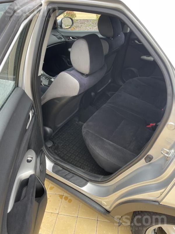 Grey Honda Civic 2007 in Riga, with an engine capacity of 1.80 L and mileage of 230 thousand km for 1800 €, photo 8 on AUTOMOTO.COM.LV