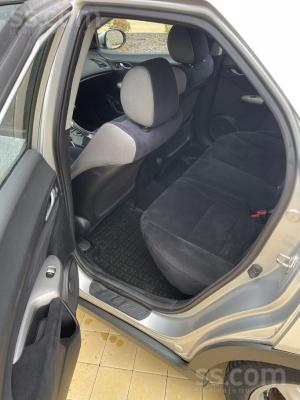 Grey Honda Civic 2007 in Riga, with an engine capacity of 1.80 L and mileage of 230 thousand km for 1700 €, photo 8 on AUTOMOTO.COM.LV