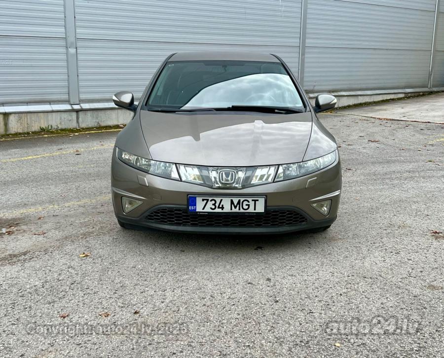 Grey Honda Civic 2007 in Parnu, with an engine capacity of 1.80 L and mileage of 252 thousand km for 2490 €, photo 3 on AUTOMOTO.COM.LV
