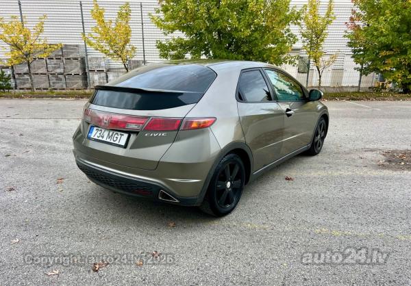 Honda Civic 2007 Pērnava vietnē Pelēks Honda Civic 2007 Pērnava, ar dzinēja tilpumu 1.80 L un nobraukumu 252 tūkst. km par 2490 €, foto 6 vietnē AUTOMOTO.COM.LV