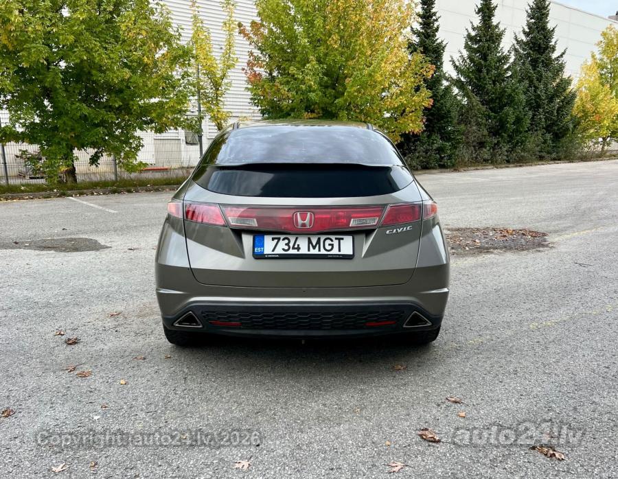Grey Honda Civic 2007 in Parnu, with an engine capacity of 1.80 L and mileage of 252 thousand km for 2490 €, photo 7 on AUTOMOTO.COM.LV