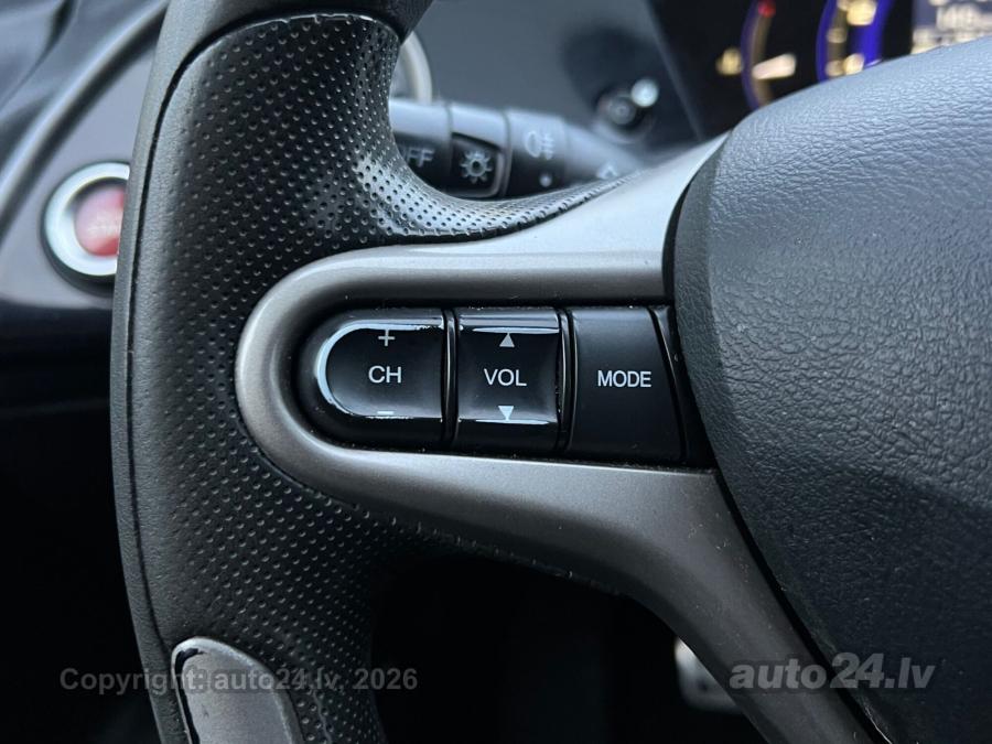Grey Honda Civic 2007 in Parnu, with an engine capacity of 1.80 L and mileage of 252 thousand km for 2490 €, photo 18 on AUTOMOTO.COM.LV