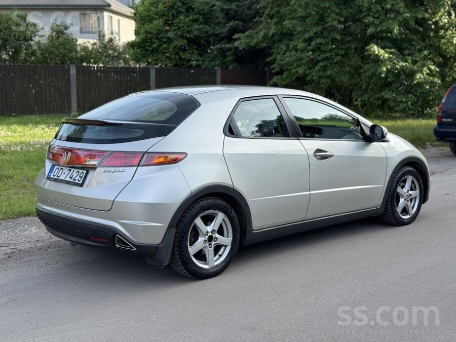 Pelēks Honda Civic 2008 Rīga, ar dzinēja tilpumu 1.80 L un nobraukumu 0 tūkst. km par 2100 €, foto 3 vietnē AUTOMOTO.COM.LV