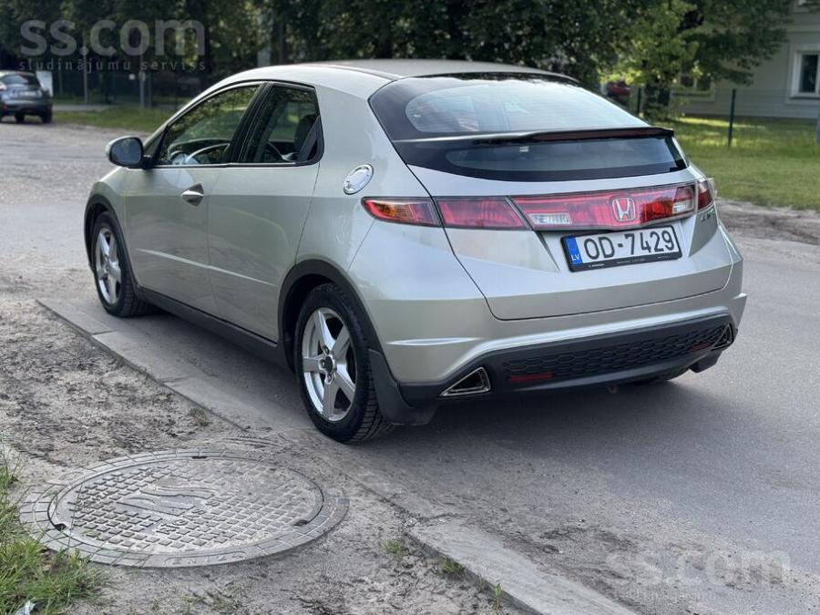 Pelēks Honda Civic 2008 Rīga, ar dzinēja tilpumu 1.80 L un nobraukumu 0 tūkst. km par 2100 €, foto 5 vietnē AUTOMOTO.COM.LV