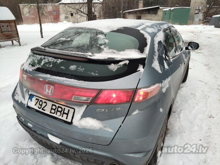 Pelēks Honda Civic 2008 Tallina, ar dzinēja tilpumu 1.80 L un nobraukumu 194 tūkst. km par 1500 €, foto 3 vietnē AUTOMOTO.COM.LV