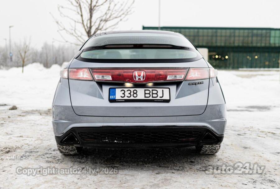 Pelēks Honda Civic 2008 Tallina, ar dzinēja tilpumu 1.80 L un nobraukumu 300 tūkst. km par 2898 €, foto 5 vietnē AUTOMOTO.COM.LV