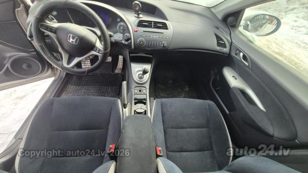 Grey Honda Civic 2008 in Keila, with an engine capacity of 1.80 L and mileage of 192 thousand km for 2500 €, photo 9 on AUTOMOTO.COM.LV