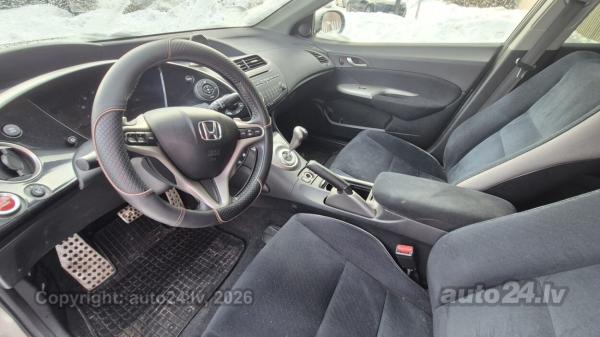 Grey Honda Civic 2008 in Keila, with an engine capacity of 1.80 L and mileage of 192 thousand km for 2500 €, photo 10 on AUTOMOTO.COM.LV