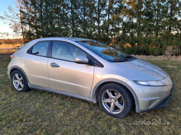 Pelēks Honda Civic 2008 Rakvere, ar dzinēja tilpumu 1.80 L un nobraukumu 308 tūkst. km par 1500 €, foto 3 vietnē AUTOMOTO.COM.LV