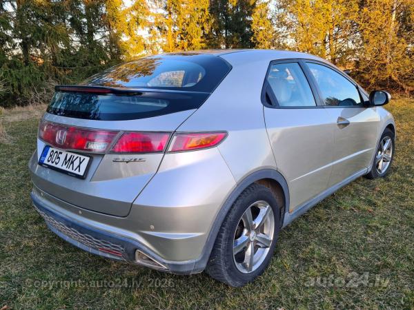 Pelēks Honda Civic 2008 Rakvere, ar dzinēja tilpumu 1.80 L un nobraukumu 308 tūkst. km par 1500 €, foto 4 vietnē AUTOMOTO.COM.LV