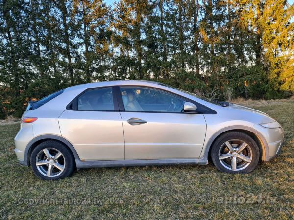 Pelēks Honda Civic 2008 Rakvere, ar dzinēja tilpumu 1.80 L un nobraukumu 308 tūkst. km par 1500 €, foto 6 vietnē AUTOMOTO.COM.LV