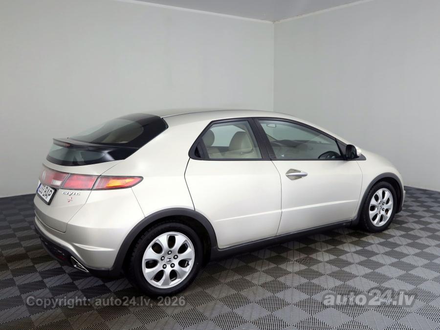 Pelēks Honda Civic 2008 Tallina, ar dzinēja tilpumu 1.80 L un nobraukumu 243 tūkst. km par 1499 €, foto 4 vietnē AUTOMOTO.COM.LV