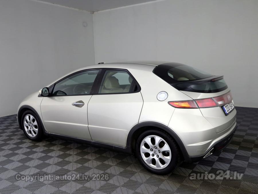 Pelēks Honda Civic 2008 Tallina, ar dzinēja tilpumu 1.80 L un nobraukumu 243 tūkst. km par 1499 €, foto 5 vietnē AUTOMOTO.COM.LV