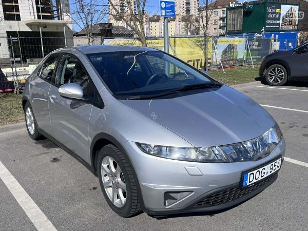 Grey Honda Civic 2008 in Vilnius, with an engine capacity of 1.30 L and mileage of 127 thousand km for 3400 €, photo 1 on AUTOMOTO.COM.LV