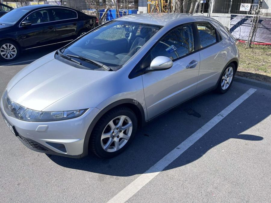 Pelēks Honda Civic 2008 Viļņa, ar dzinēja tilpumu 1.30 L un nobraukumu 127 tūkst. km par 3400 €, foto 4 vietnē AUTOMOTO.COM.LV
