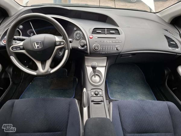 Grey Honda Civic 2008 in Vilnius, with an engine capacity of 1.30 L and mileage of 127 thousand km for 3400 €, photo 9 on AUTOMOTO.COM.LV