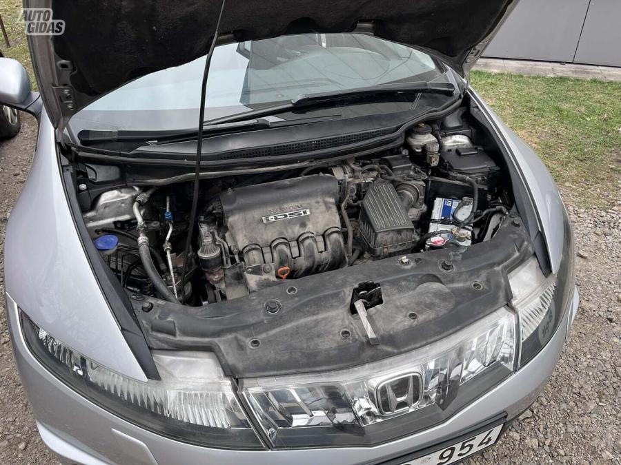 Pelēks Honda Civic 2008 Viļņa, ar dzinēja tilpumu 1.30 L un nobraukumu 127 tūkst. km par 3400 €, foto 16 vietnē AUTOMOTO.COM.LV