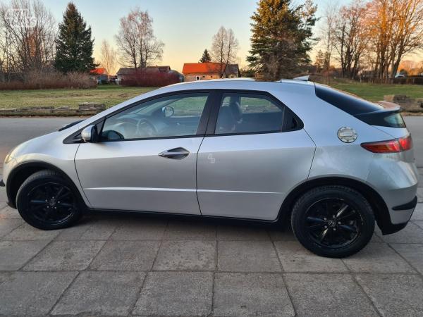 Grey Honda Civic 2008 in Silute, with an engine capacity of 2.20 L and mileage of 314 thousand km for 2300 €, photo 4 on AUTOMOTO.COM.LV