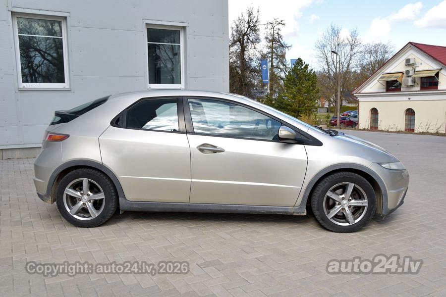 Pelēks Honda Civic 2008 Tartu, ar dzinēja tilpumu 1.80 L un nobraukumu 309 tūkst. km par 2800 €, foto 4 vietnē AUTOMOTO.COM.LV