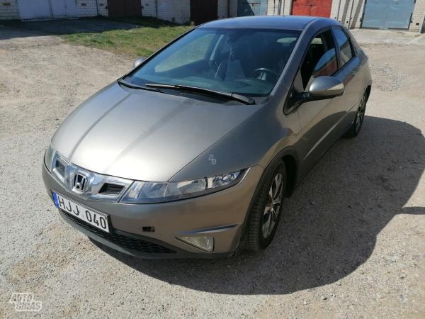 Grey Honda Civic 2008 in Utena, with an engine capacity of 2.20 L and mileage of 351 thousand km for 1000 €, photo 2 on AUTOMOTO.COM.LV