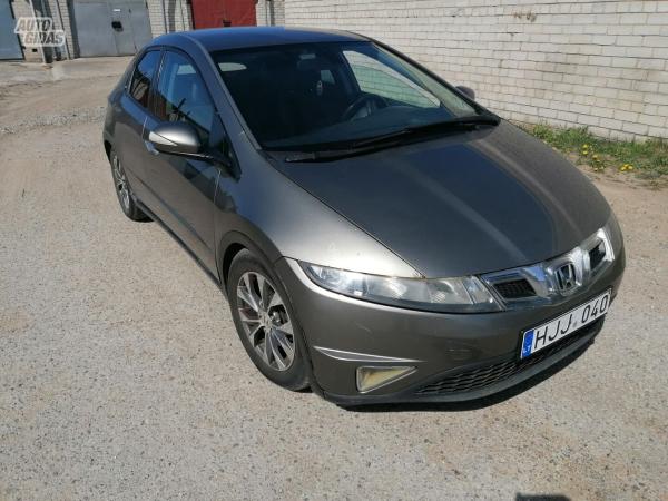 Grey Honda Civic 2008 in Utena, with an engine capacity of 2.20 L and mileage of 351 thousand km for 1000 €, photo 4 on AUTOMOTO.COM.LV