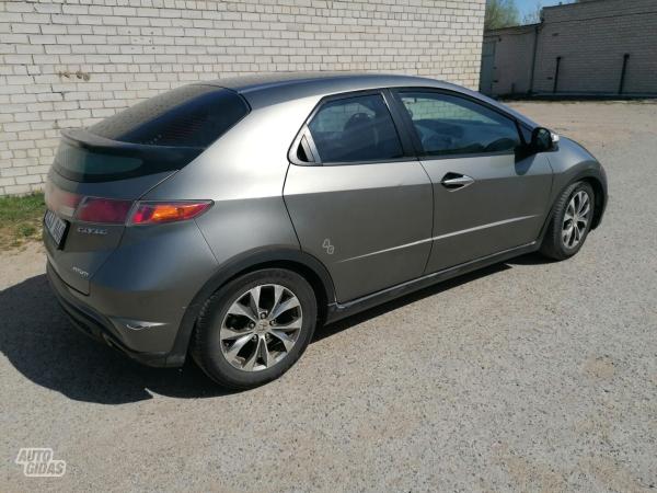 Grey Honda Civic 2008 in Utena, with an engine capacity of 2.20 L and mileage of 351 thousand km for 1000 €, photo 6 on AUTOMOTO.COM.LV