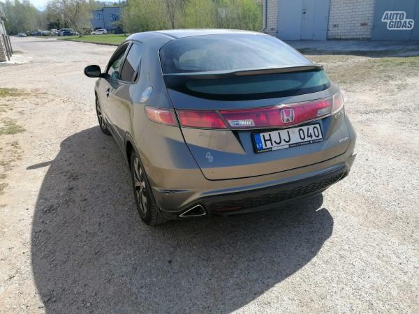 Grey Honda Civic 2008 in Utena, with an engine capacity of 2.20 L and mileage of 351 thousand km for 1000 €, photo 9 on AUTOMOTO.COM.LV