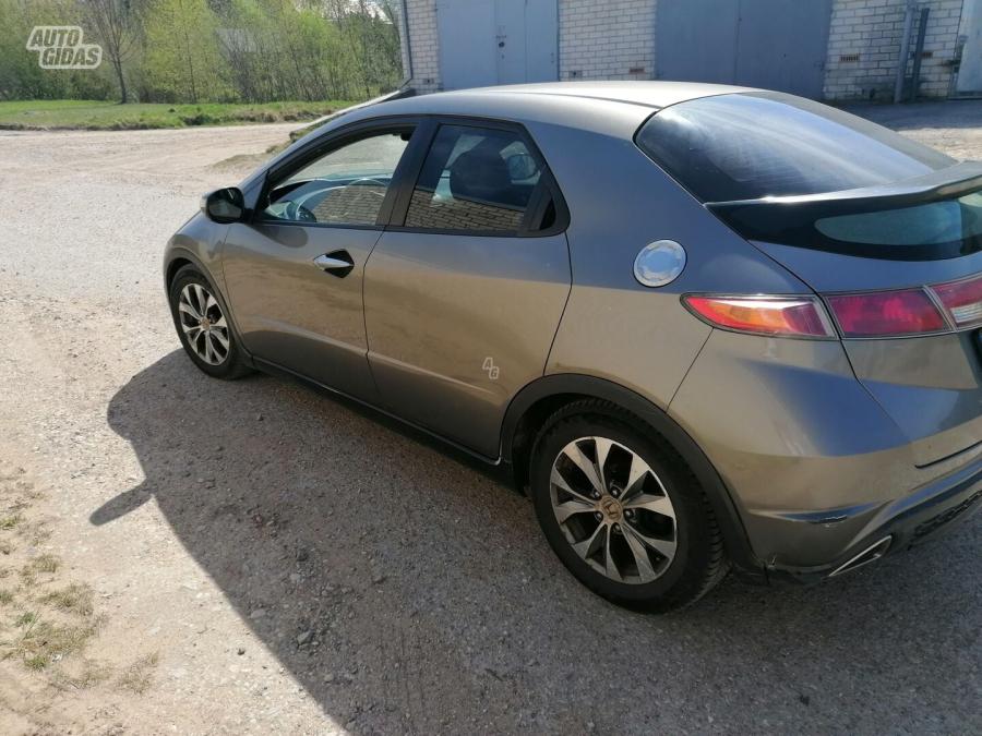 Pelēks Honda Civic 2008 Utena, ar dzinēja tilpumu 2.20 L un nobraukumu 351 tūkst. km par 1000 €, foto 11 vietnē AUTOMOTO.COM.LV