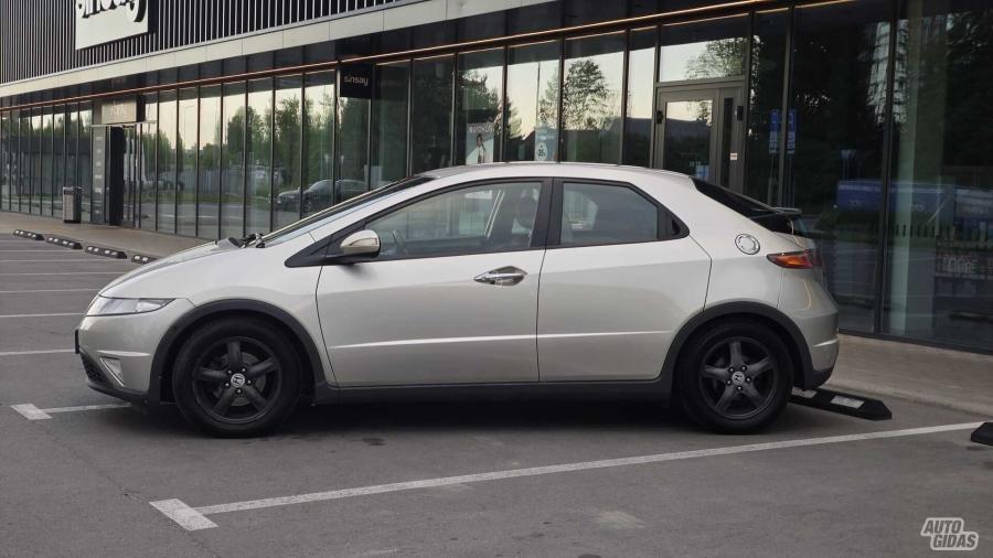 Grey Honda Civic 2008 in Alytus, with an engine capacity of 2.20 L and mileage of 259 thousand km for 2500 €, photo 3 on AUTOMOTO.COM.LV