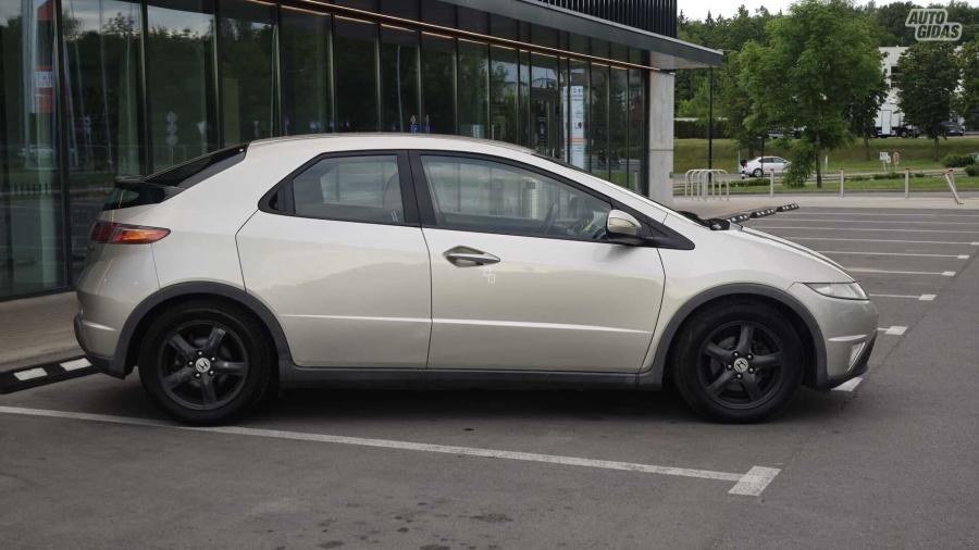 Grey Honda Civic 2008 in Alytus, with an engine capacity of 2.20 L and mileage of 259 thousand km for 2500 €, photo 5 on AUTOMOTO.COM.LV