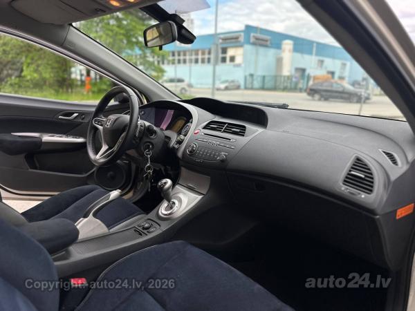 Grey Honda Civic 2008 in Tallinn, with an engine capacity of 1.80 L and mileage of 176 thousand km for 2998 €, photo 10 on AUTOMOTO.COM.LV