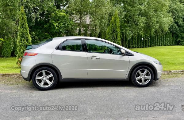 Pelēks Honda Civic 2008 Tallina, ar dzinēja tilpumu 1.80 L un nobraukumu 175 tūkst. km par 3499 €, foto 6 vietnē AUTOMOTO.COM.LV