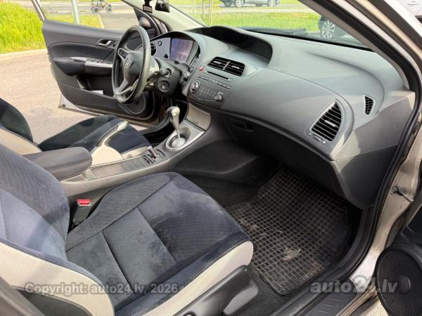 Pelēks Honda Civic 2008 Tallina, ar dzinēja tilpumu 1.80 L un nobraukumu 242 tūkst. km par 2500 €, foto 8 vietnē AUTOMOTO.COM.LV