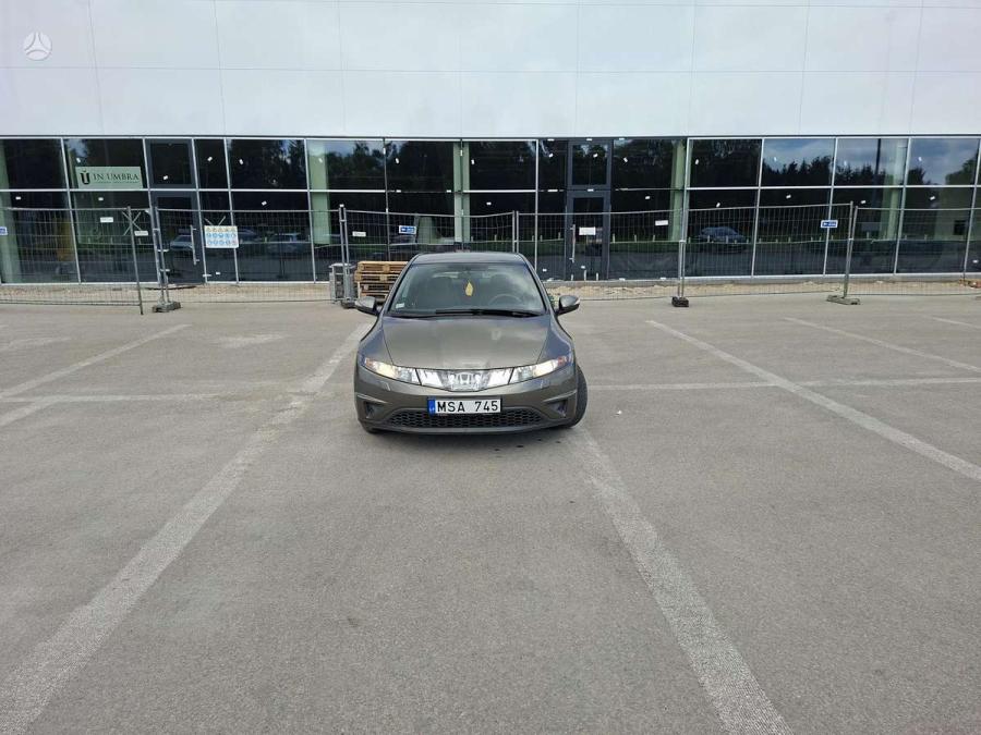 Grey Honda Civic 2008 in Siauliai, with an engine capacity of 1.80 L and mileage of 245 thousand km for 1800 €, photo 3 on AUTOMOTO.COM.LV