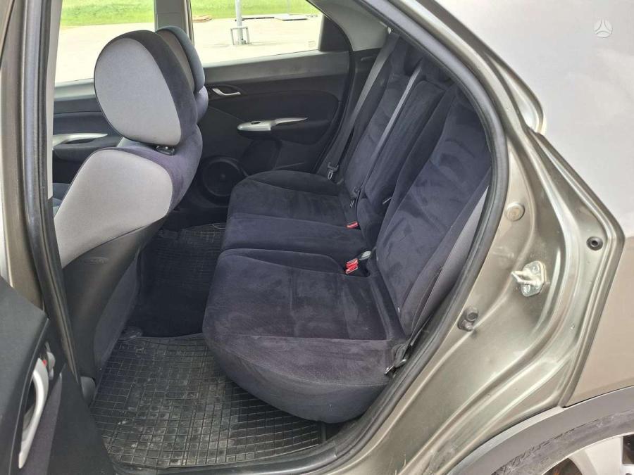 Grey Honda Civic 2008 in Siauliai, with an engine capacity of 1.80 L and mileage of 245 thousand km for 1800 €, photo 7 on AUTOMOTO.COM.LV