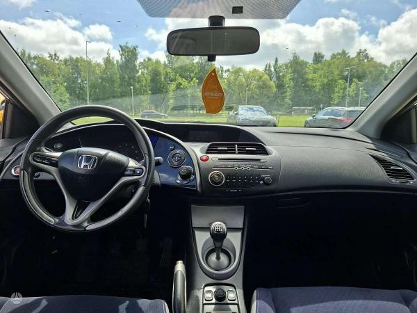 Grey Honda Civic 2008 in Siauliai, with an engine capacity of 1.80 L and mileage of 245 thousand km for 1800 €, photo 7 on AUTOMOTO.COM.LV